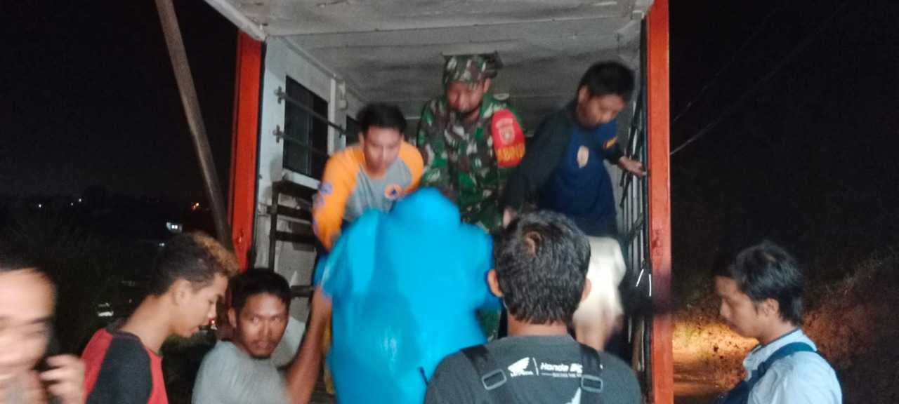 TNI, Polri, Dinas Terkait Dan Relawan Kota Samarinda Bantu Evakuasi ...