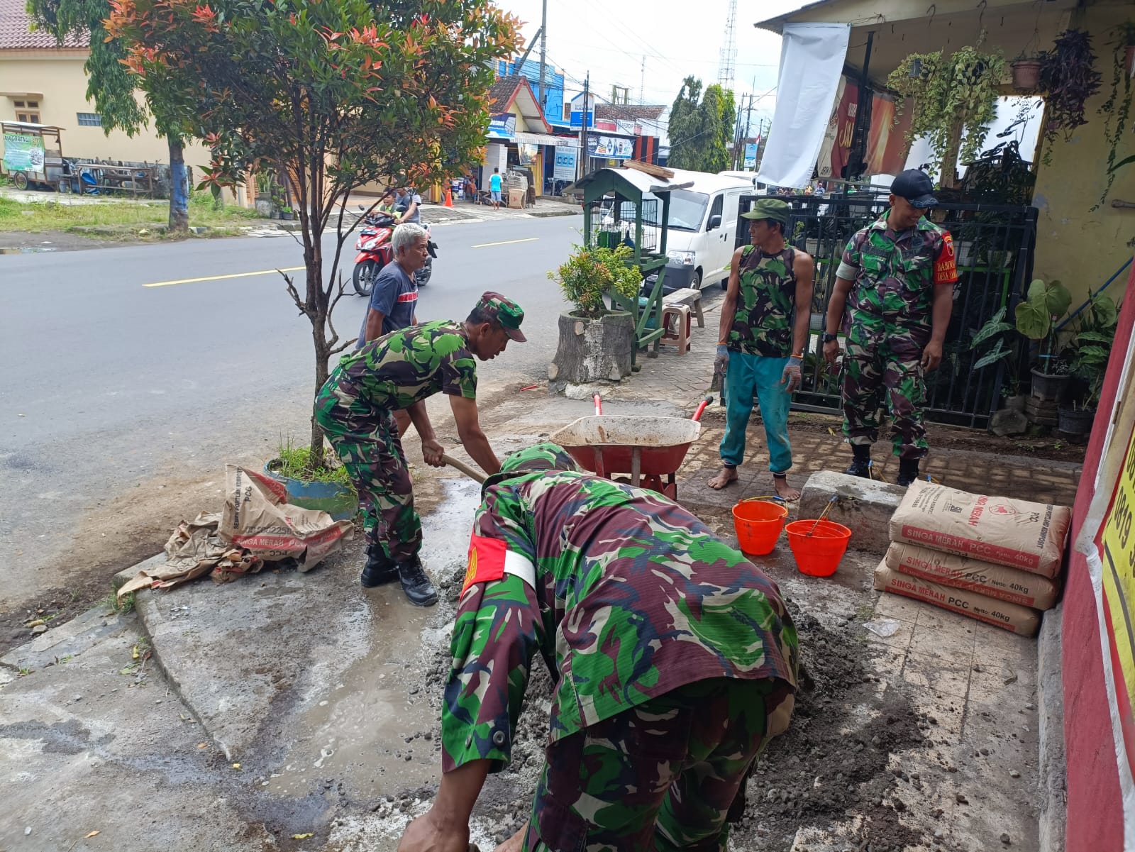 Koramil 0818/06 Sumberpucung Laksanakan Giat Karya Bhakti Bersama ...