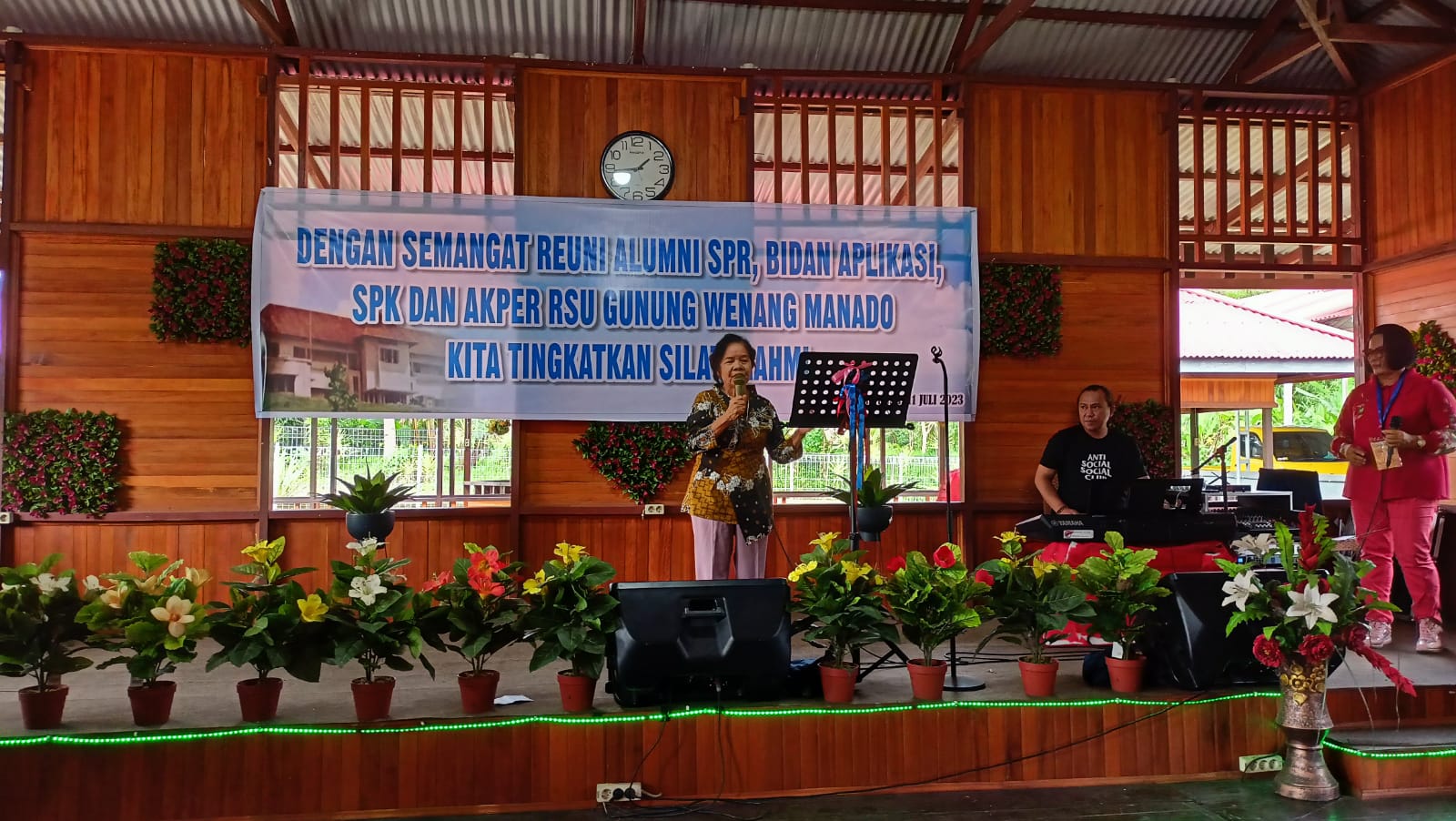Alumni SPR Bidan Aplikasi, SPK dan Akper RSU Gunung Wenang Manado ...